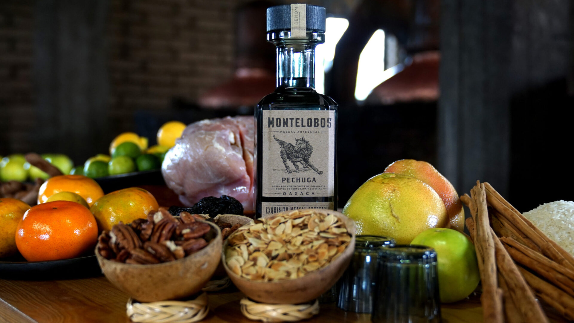 El mezcal que usa una pechuga de guajolote durante su destilación ...